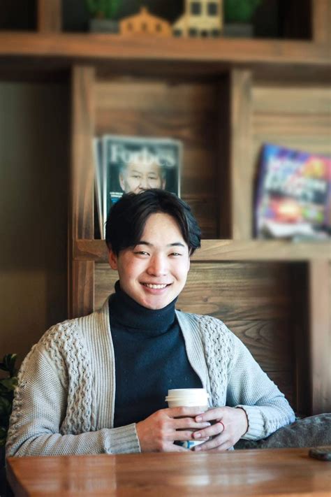 Амьдрал Би ээжтэйгээ хэцүү харилцаатай байдаг байлаа Тэгээд гэрээсээ явсан Одоо