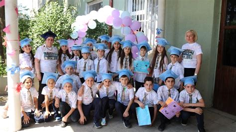 სკოლა ლიცეუმი ცოდნა“ და დირექტორი ქალბატონი ნაზი ნადირაძე მე 4 ა კლასის მოსწავლეებს ულოცავს