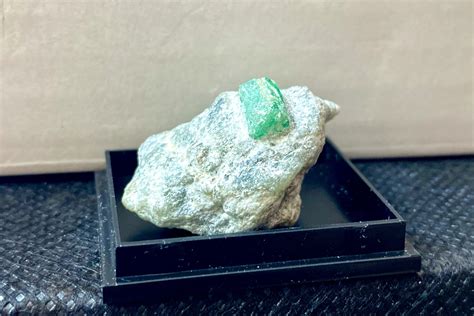 Emerald Value Main Factors And Prices For Different Units How To Find Rocks