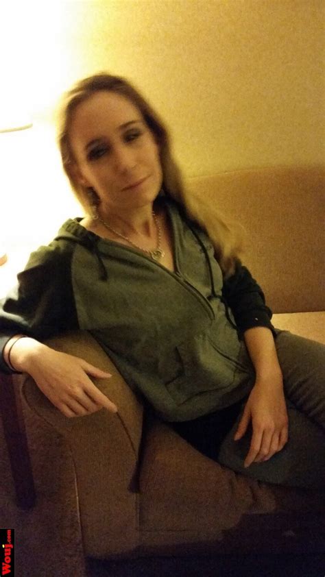 Solo Hottie Showing Her Nice Figure On The Couch 15 Photos