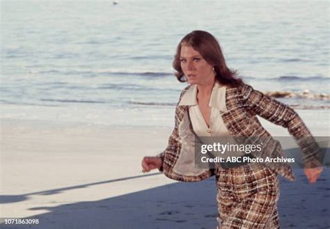 Mariette Hartley Photos Photos And Premium High Res Pictures Getty Images