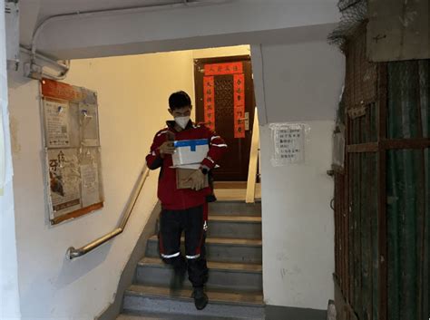 新华全媒快递小哥的一天栾玉帅陈旭北京