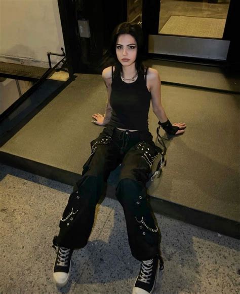 Punk Girl Outfits Grunge Outfits Cool Outfits Metalhead Girl Outfits