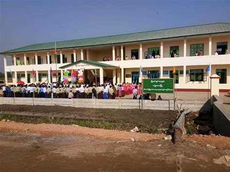 ေနလင္းေအာင္ ေနလင္းေအာင္ Added A New Photo