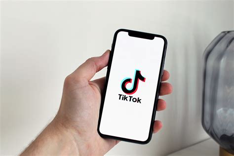 Tiktokとyoutubeのユーザー層や収益の違いは？2つの特徴を徹底解説！｜デジオデジコ（デジデジ）