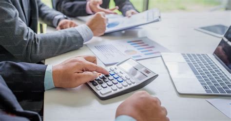 투자자 그룹 회의에서 함께 일하는 비즈니스 사람들 마케팅 및 투자 개념 사진 Unsplash의 태국 이미지