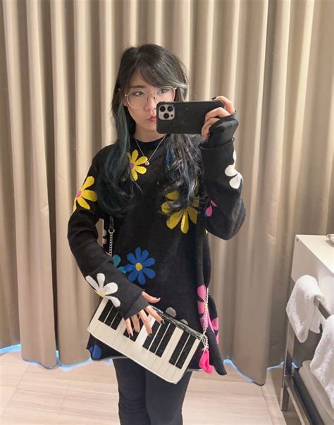 Lily Pichu Streamer Flower Jumper Selfie Prk6942