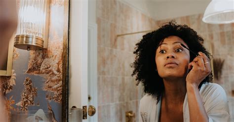 Why Does My Mascara Always Smudge Makeup Artists Explain