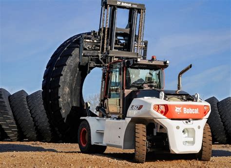 Bobcat Displays Extensive Material Handling Lineupat Logimat