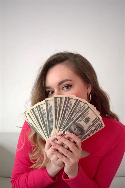 Фотосессия с деньгами Фотосессия Деньги Женщина