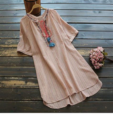 💥 Preorder 💥 “ พรีออเดอร์ “ ราคา 670 00฿ เดรสเชิ้ตคอวี คอเสื้อมีสายพู่ผูกโบว์ปักลาย ชายหน้าสั้น