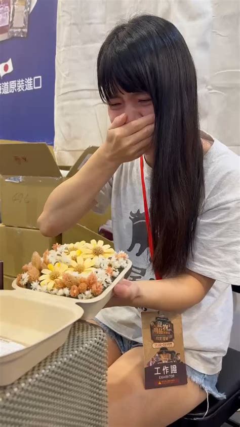 黑尾巴的世貿寵物展圓滿結束了 一開始因為展覽業務的問題心情稍微低落 辦展這段時間壓力一直都很大 但這幾天好多特別來看黑尾巴的常客 有的還說只