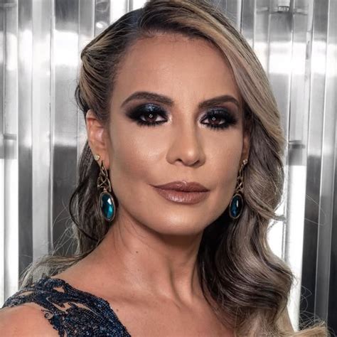 Vanessa Beage Vanessabeage • Threads Say More