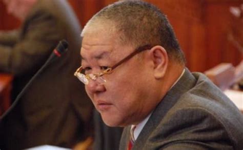 Ш Сайхансамбуу дүүтэйгээ “тулна”