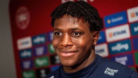 I Morgen Sker Det Dorgu Til Lægetjek I Manchester United Bt Fodbold