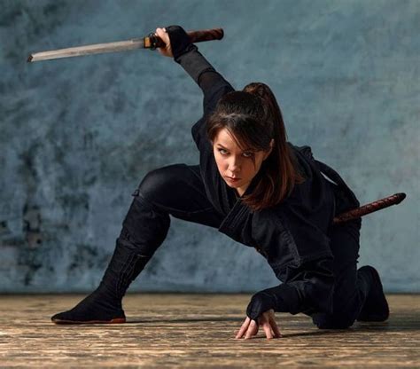 Pin Di Bluewolf552 Su Daily Croquis 데일리 크로키 Pose Di Azione Immagini Personaggi