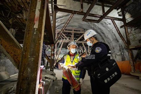 新疆博州开展安全检查 绷紧施工安全弦 人民图片网