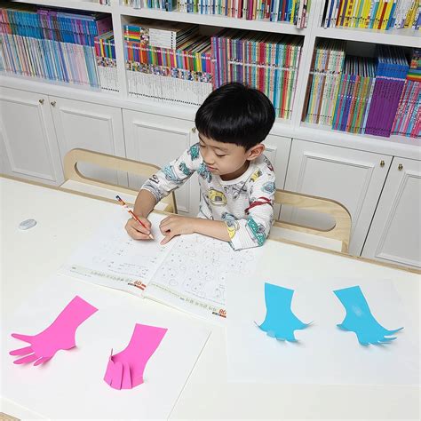 책육아 📚 연우승유맘 이혜림책공구 손가락없이어찌수학을 7살에는 교구로 수의 개념만 익히고 학교 진도 맞춰서 예습과 복습을 하고 있는 수학 그래도 연산은 매일