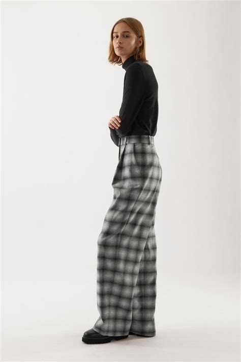 🏷 брюки Cos 32 — ціна 1800 грн у каталозі Брюки Купити жіночі речі за доступною ціною на Шафі