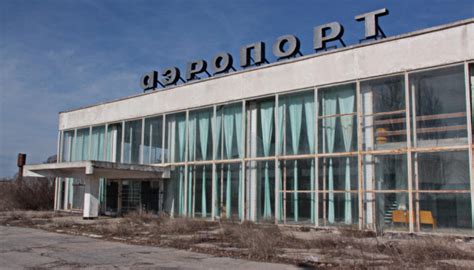 росіяни риють окопи навколо Бердянського аеропорту за 100 кілометрів від лінії фронту