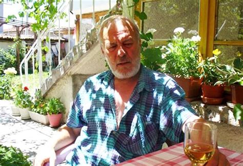 Само трима души изпратиха Иван Иванов във вечния му път (СНИМКИ) - За ...