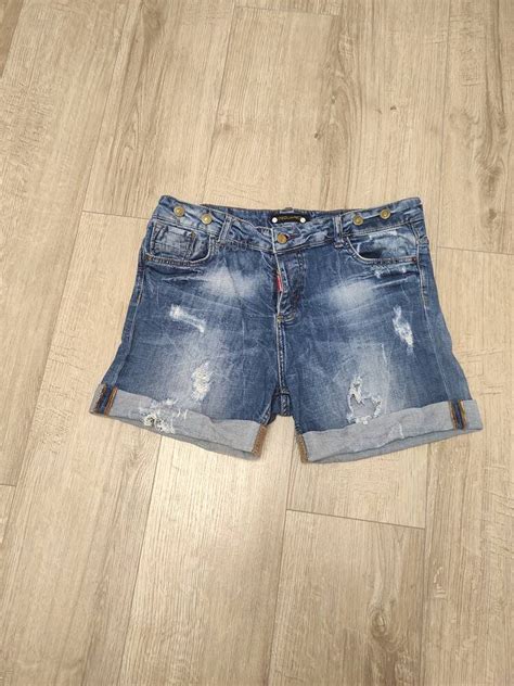 Продавам къси дънкови панталонки Dsquared L Xl Къс панталон Дамско Облекло Благоевград