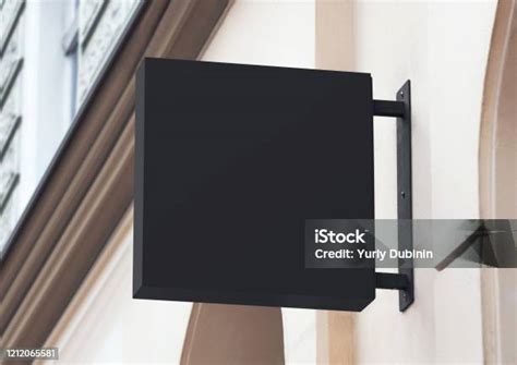 빈 상점 간판 간판 디자인 모형 고립 된 명확한 최소한의 상점 템플릿 거리 매달려 벽 간판 로고 프리젠 테이션 금속 카페 레스토랑 바 플라스틱 배지 검은 흰색 둥근 사각형