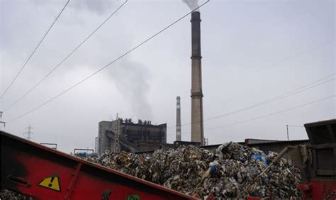 Промените в наредбата за отпадъци потушаване на скандалните разкрития но не и решение на