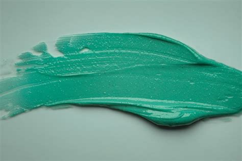 여러 가지 색깔의 블루 민트 그린 베이지 색 회색 핑크 옐로우 레드 브라운 올리브 클레이 크림 마스크 샘플 질감 파운데이션 화이트 배경에 고립 0명에 대한 스톡 사진 및