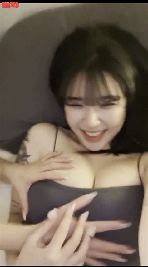 남친과 영통하며 가슴만져지는 여친 성인 게시판｜놀쟈 성인들의 파라다이스