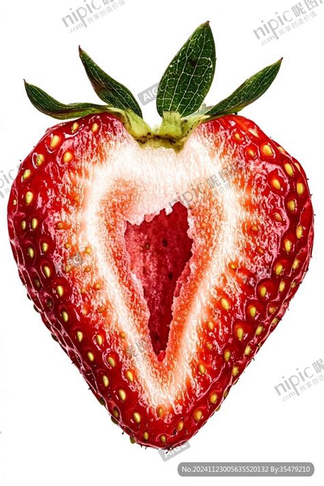 Ai创作图浪漫爱心草莓 心型草莓 爱心草莓 心形草莓 草莓之心 花心草莓 艺术化草莓 爱心水果图案 高清原创草莓 创意草莓 水果爱心 高清草莓白底图 纯白背景草莓素材 白底背景草莓素材 新鲜