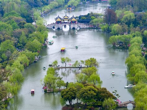 江苏扬州：瘦西湖春景如画周社根风景区游客