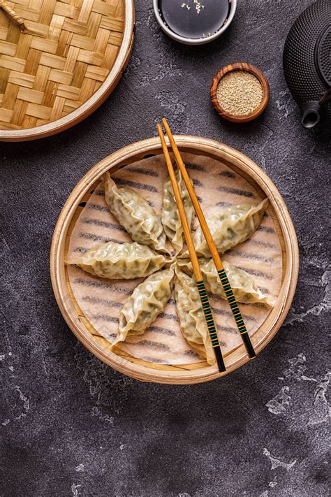 亚洲饺子酱油筷子顶部视图复制空间 包图企业站