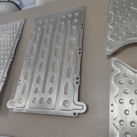 新能源水冷板制作厂家 电池水冷板供应商 蛇形水冷板制作厂家 大山谷图库