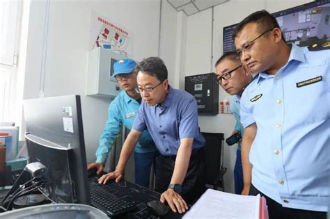 张掖市人民政府 卢小亨在调研检查安全生产工作时强调 以“时时放心不下”的责任感 全力保障人民群众生命财产安全