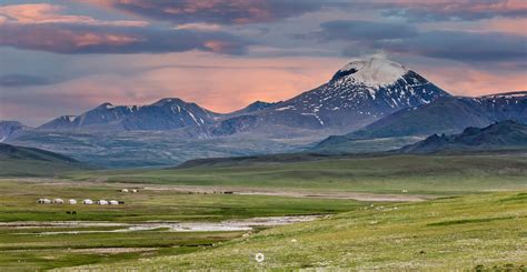 Гоё амралт сувиллын газрууд хаана байна Нэг хоног амрах хүүхдийн тоглох гулгах нөхцөл сайтай