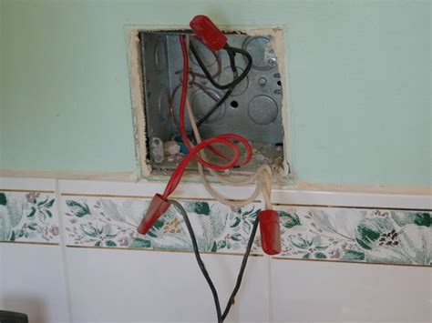 How To Replace A Razor Only Receptacle With A Gfci