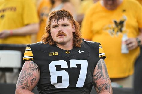 Iowas Gennings Dunker Steals Show At Combine With Viral Mullet