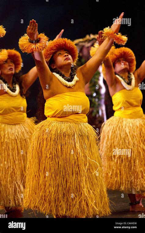 June 16 2012 Members Of The Hawaiian Dance Group HÃ£lau O KeikialiÂ