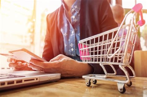 BISNIS ONLINE APA YANG MENGUNTUNGKAN MENJELANG LEBARAN Dunia Fintech