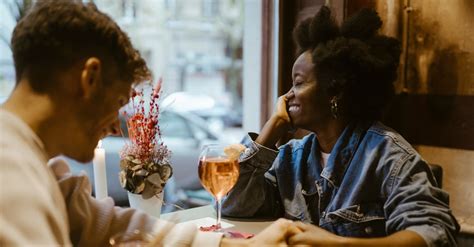 6 Signs Youre An Extroverted Introvert Huffpost Life