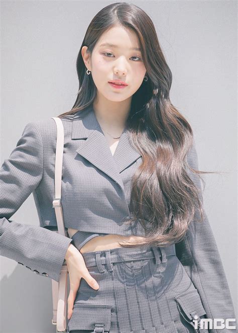 [움짤] 아이브 장원영 장르로는 판타지 11자 갓선미