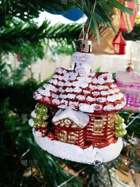 圣诞树玩具屋。