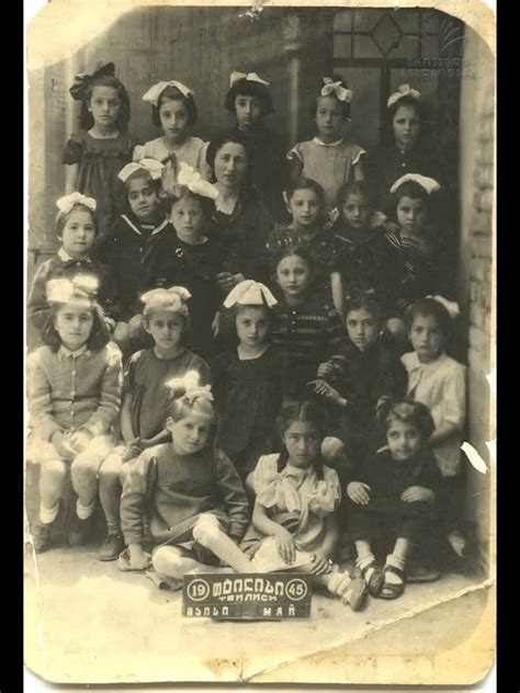 „ომის ბავშვები“ფოტო გადაღებულია 23 ე ქალთა სკოლაში მეორე კლასში ყოფნის დროს 23 May 1945 Youtube