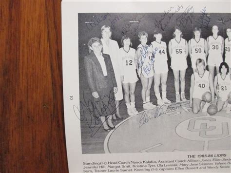 1985 86 Columbia Womens Basketball Guide 16 Signed Ellen Bossert Wendy