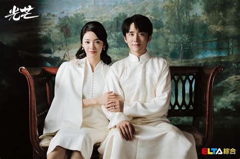 以家人之名張新成拍戲結婚婚紗畫面曝光激吻灑糖 娛樂星聞