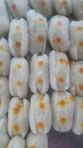 Cham Cham Sweets Saffron Kesar Famous Bangali Mithai 1 Kg Box Pack Carbohydrate 153 Calories