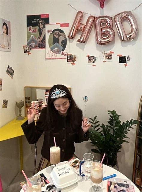 43살 공주로 변신 정려원 생일 전야제 파티…감사해[스타★샷] 네이트 뉴스