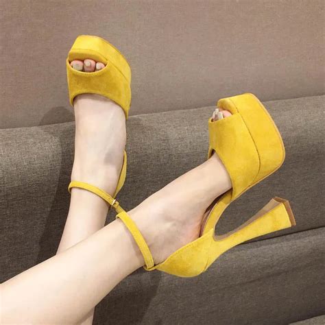Mode Svarta Gatukläder Sandaler Dam 2021 Ankelband 11 Cm Tjocka Klackar Peep Toe Högklackade