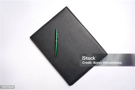 Folder Kulit Hitam Foto Stok Unduh Gambar Sekarang Kulit Material
